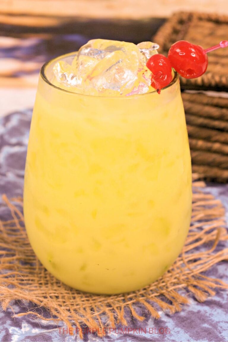 Banana Colada - A Tropical Rum Banana Cocktail for Parties