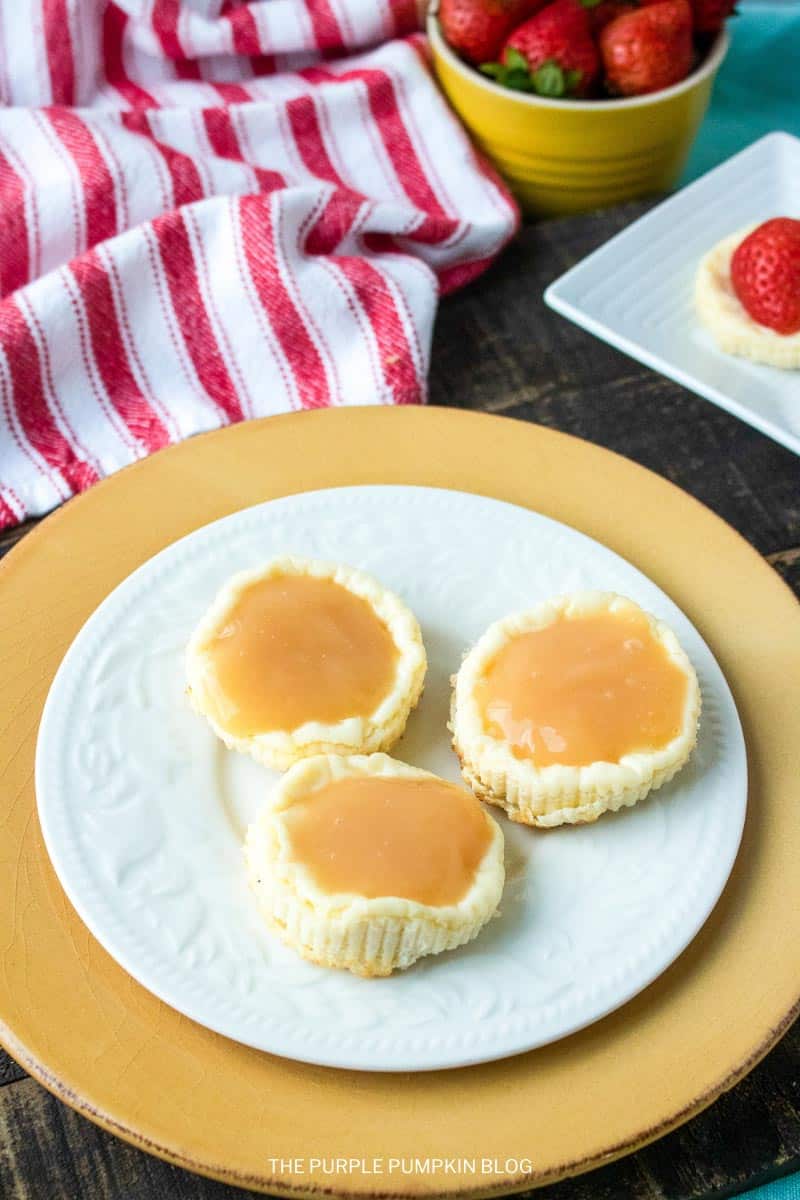 These Crustless Mini Bite Size Cheesecakes are a Real Crowd Pleaser!