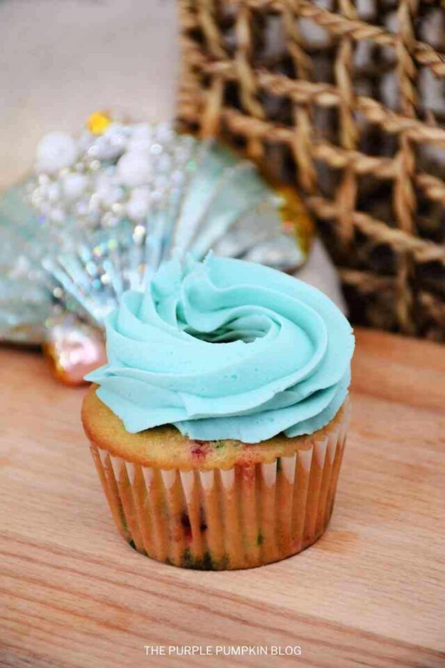 Little Mermaid Cupcakes with Fondant Mermaid Tails