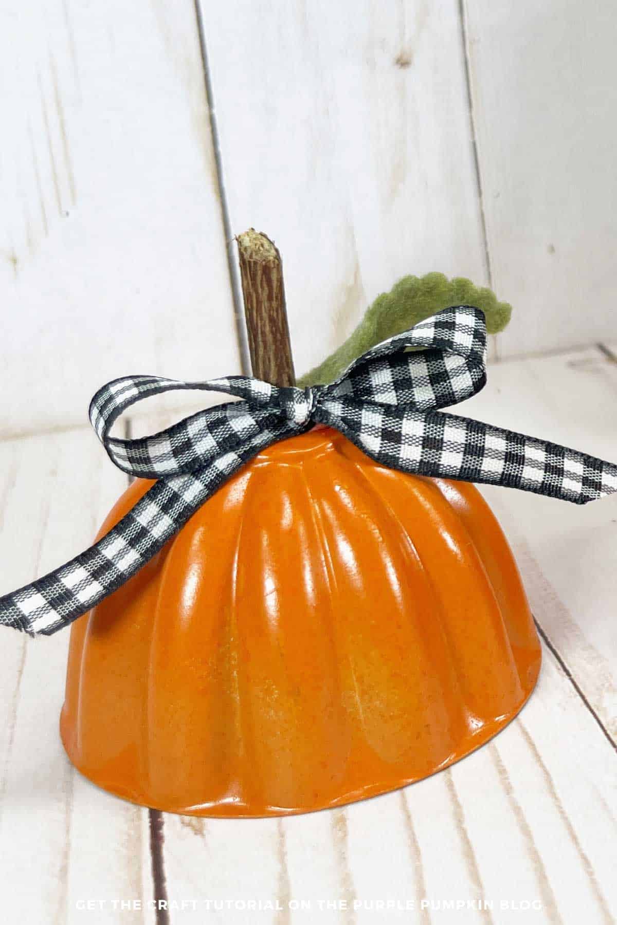 Upcycled Mini Cake Pan Pumpkins Craft