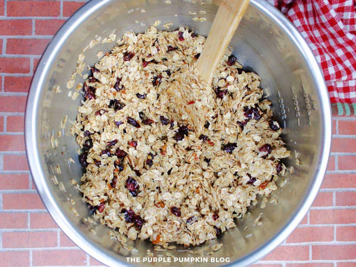 Christmas Granola Trail Mix Recipe (Homemade Gifts!)